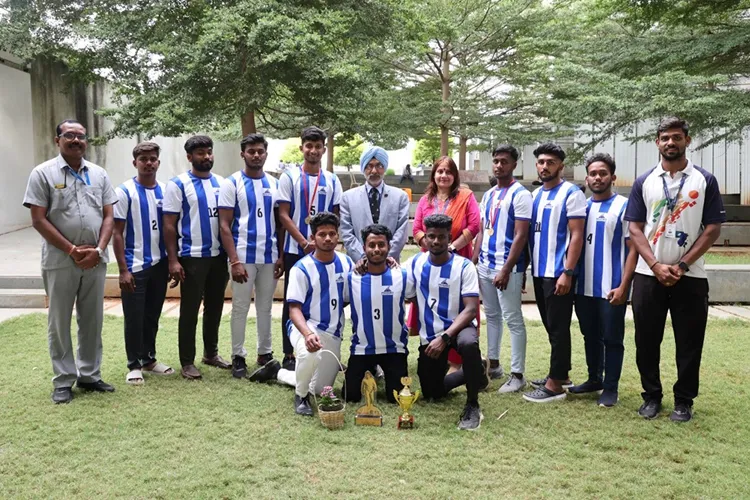 Sports team bags runner up trophy